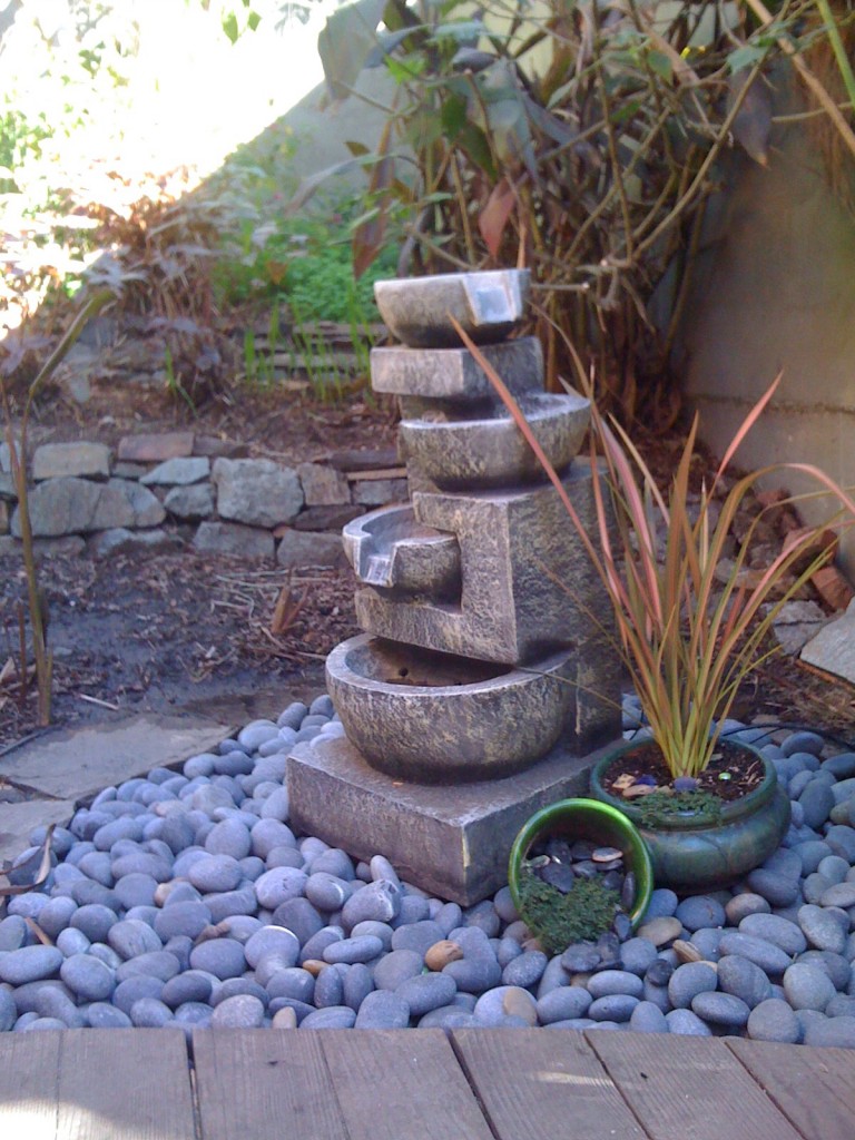 Recirculating Fountains - Water Wise LandscapingWater Wise Landscaping